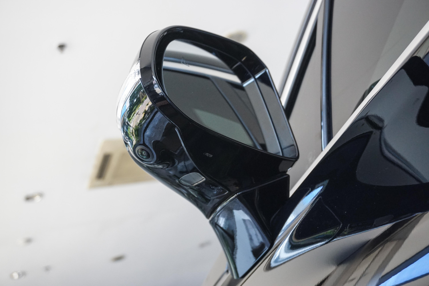 Blind View Monitor Hyundai Santa Fe Signature Buat Manuver Semakin ...